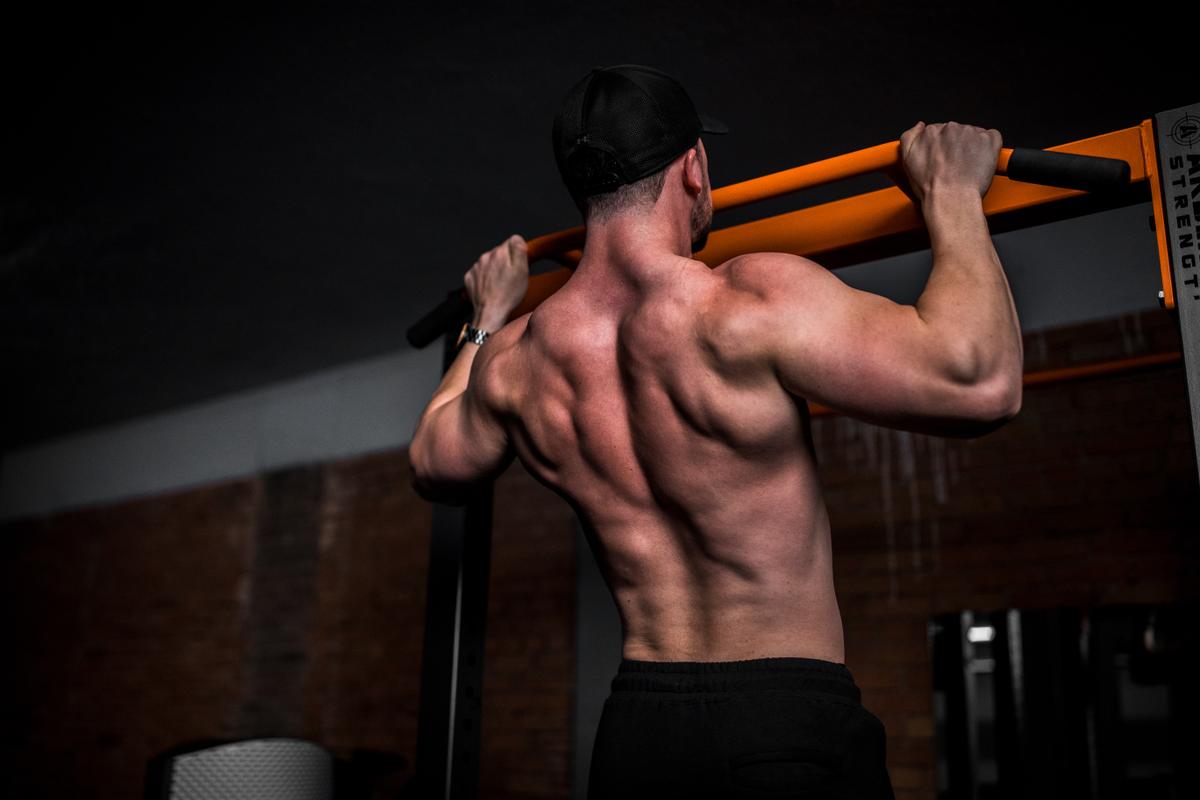 Build A Strong Back With These 8 Bodyweight Exercises