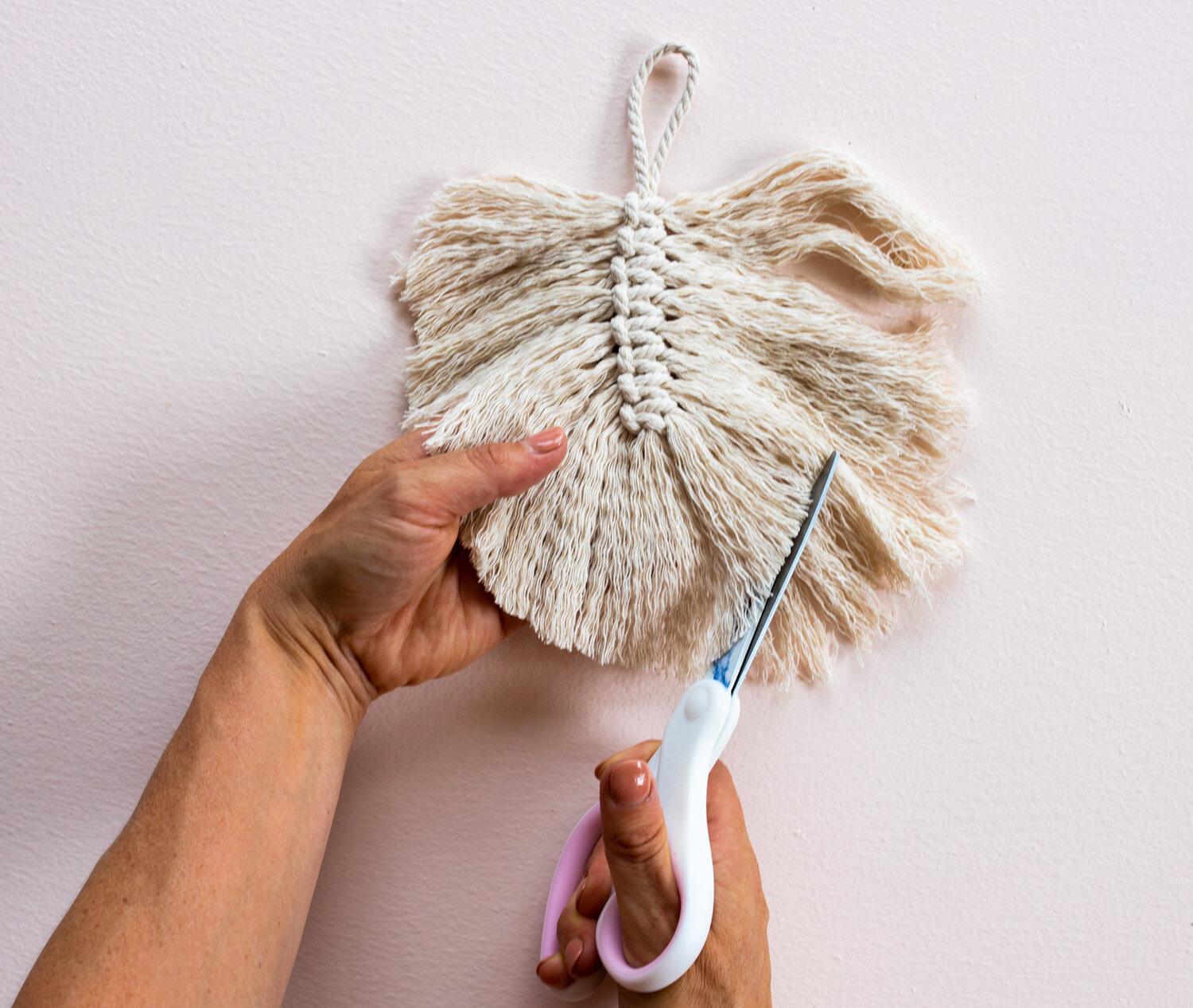 Make these DIY Macrame Autumn Leaves – Clever Poppy