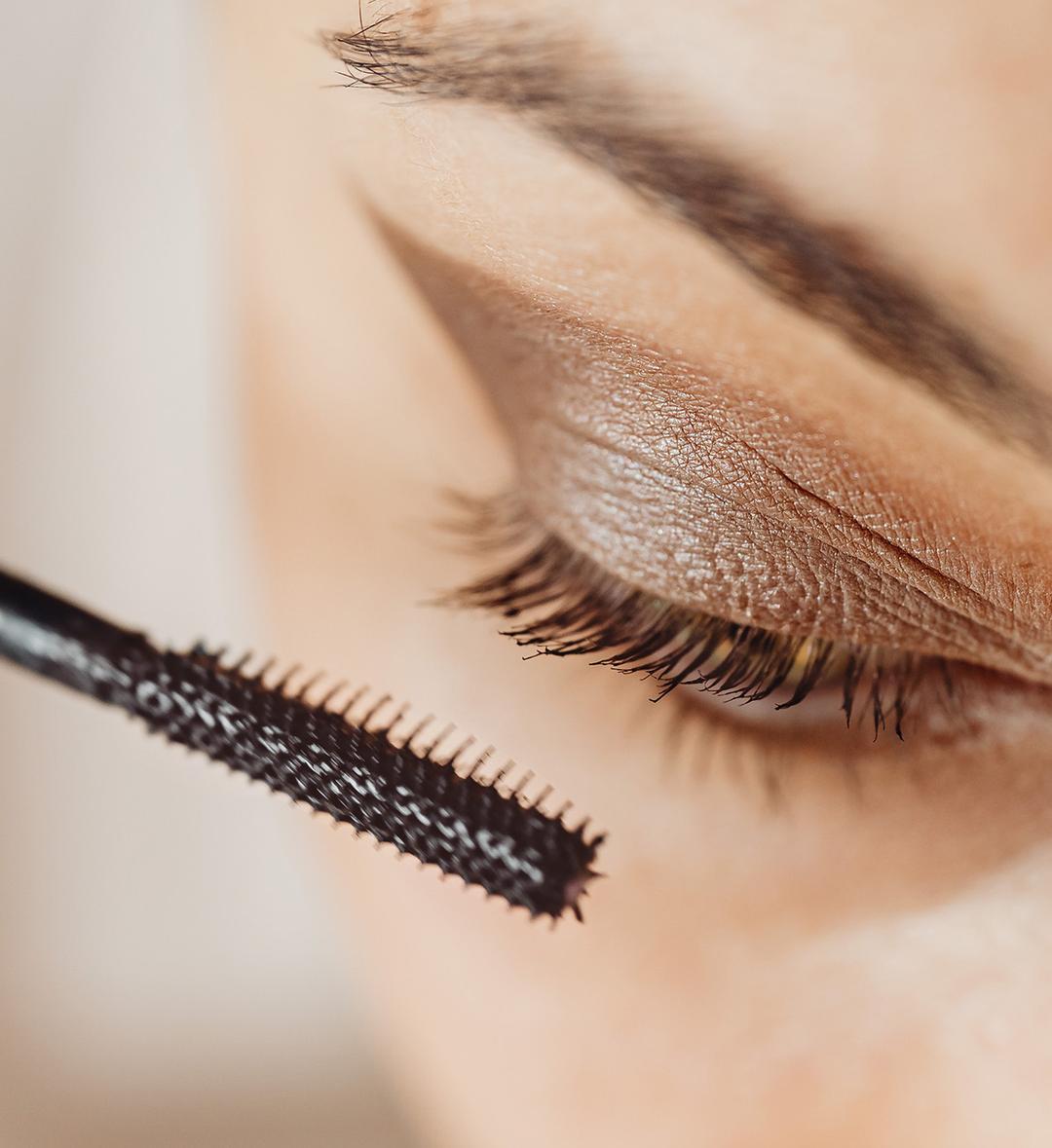 Best Mascara Colors for Women Over 50 | PrimePrometics