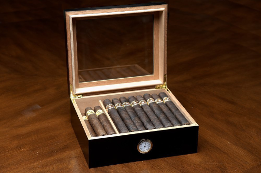 Large Black Humidor | Side