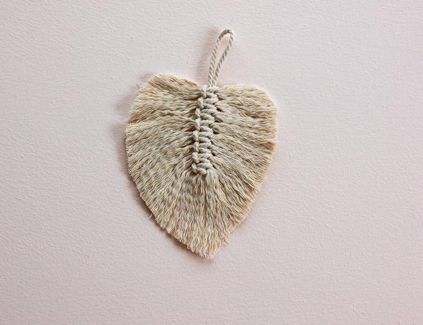 Make these DIY Macrame Autumn Leaves – Clever Poppy
