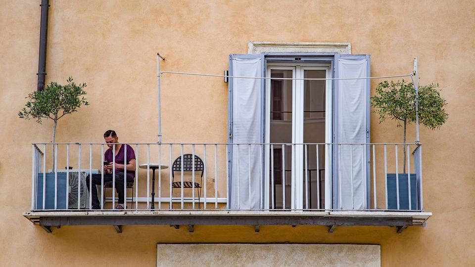 Best Small Clothesline for Balcony: Highly Rated Models – Lifestyle ...