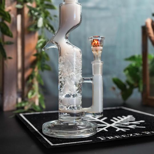 Tornado Bong – The Freeze Pipe