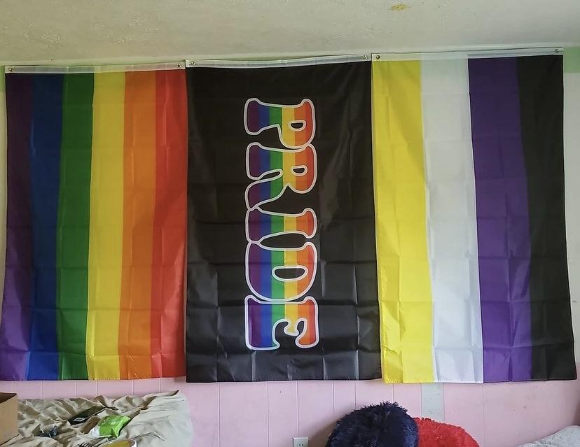 5 Easy ways to hang your pride flag (abandoned Checkout Flow)