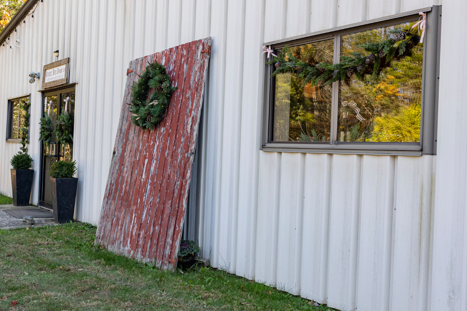 Rustic Christmas Decorating Ideas from the Warehouse