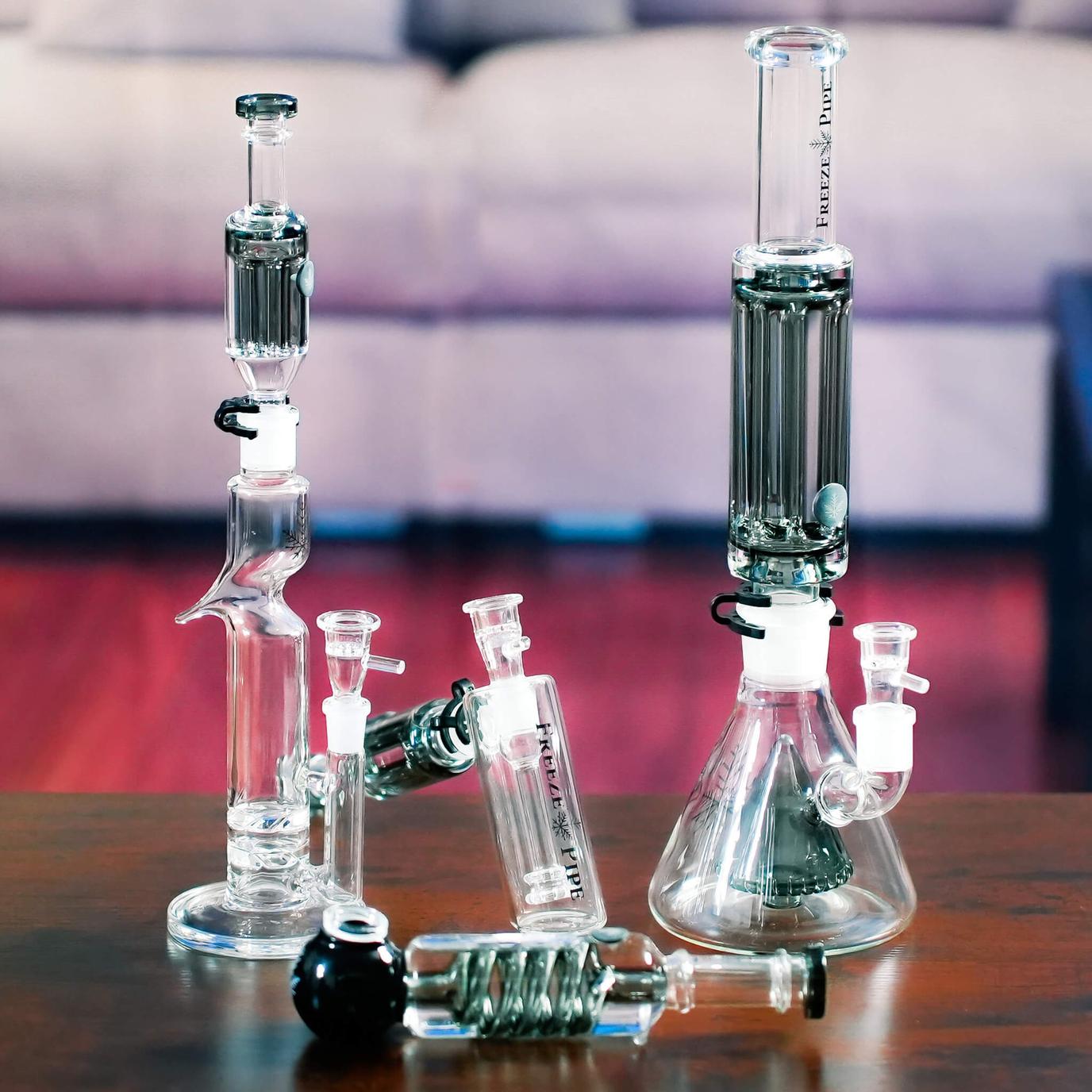 Glass Bongs & Water Pipes | Smoke-Cooling | Ice-Cold Hits – The Freeze Pipe