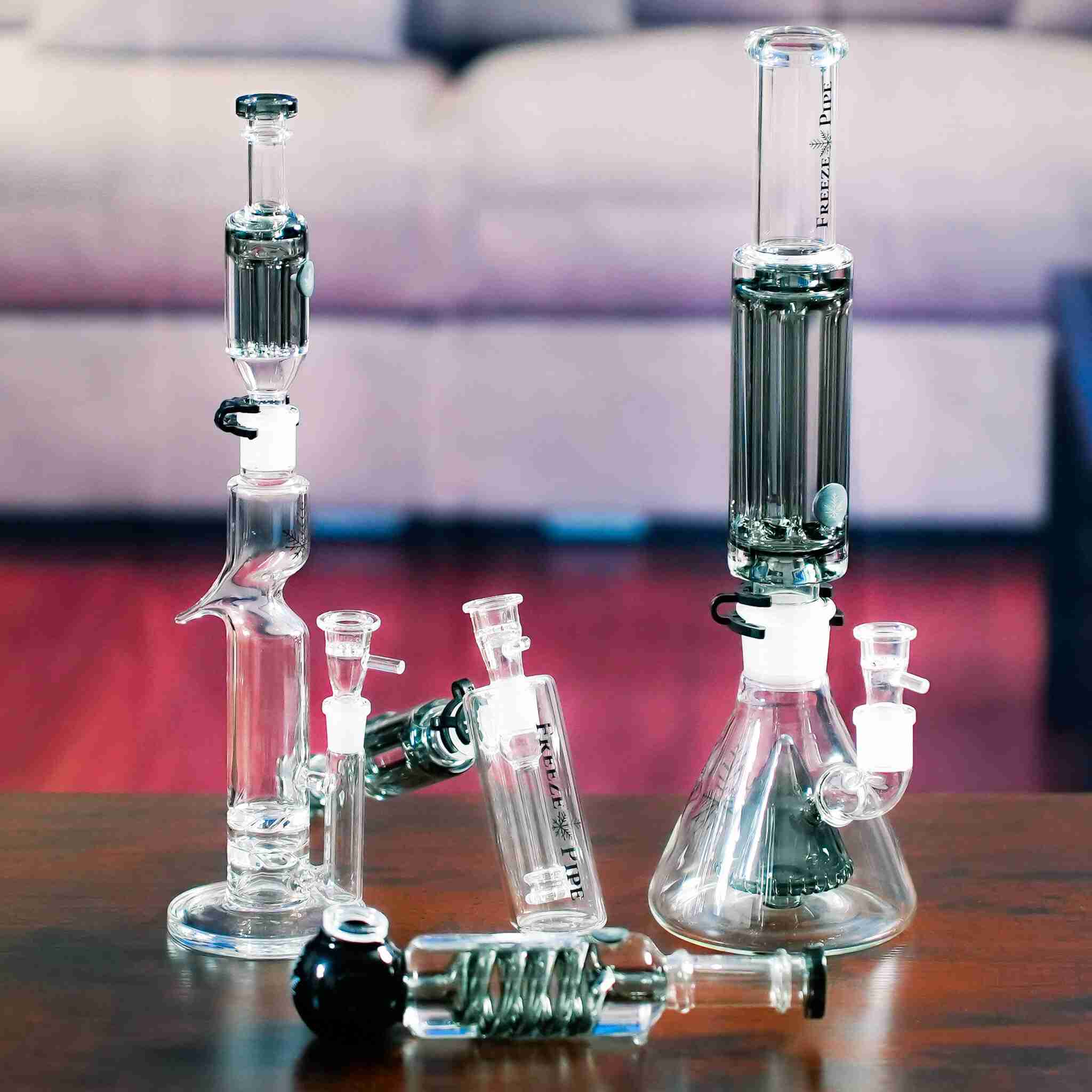 Glass Bongs & Water Pipes | Smoke-Cooling | Ice-Cold Hits – The Freeze Pipe