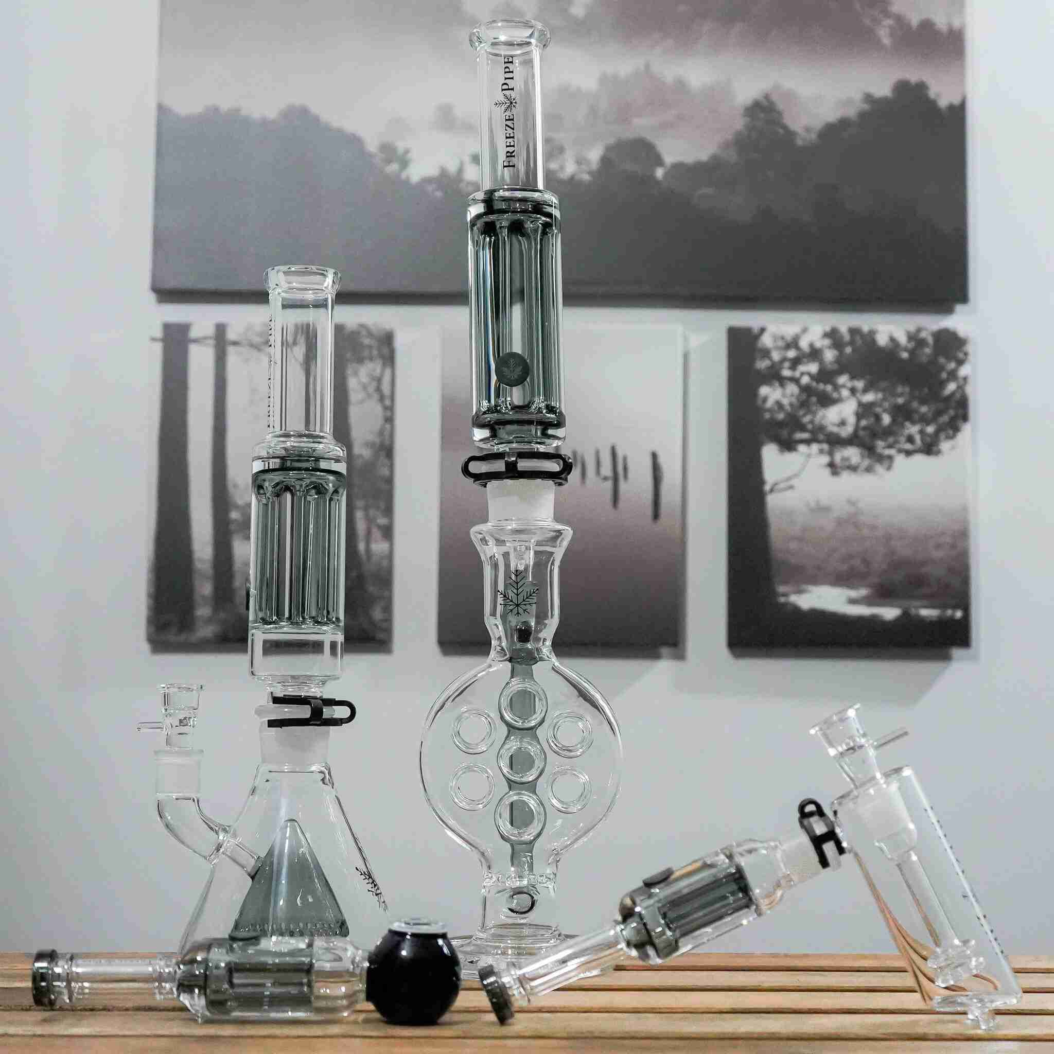 Glass Bubbler Bongs & Pipes | Smoke-Cooling | Icy Puffs – The Freeze Pipe