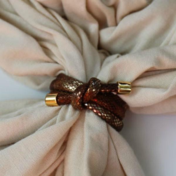 The Twist Scarf Lock