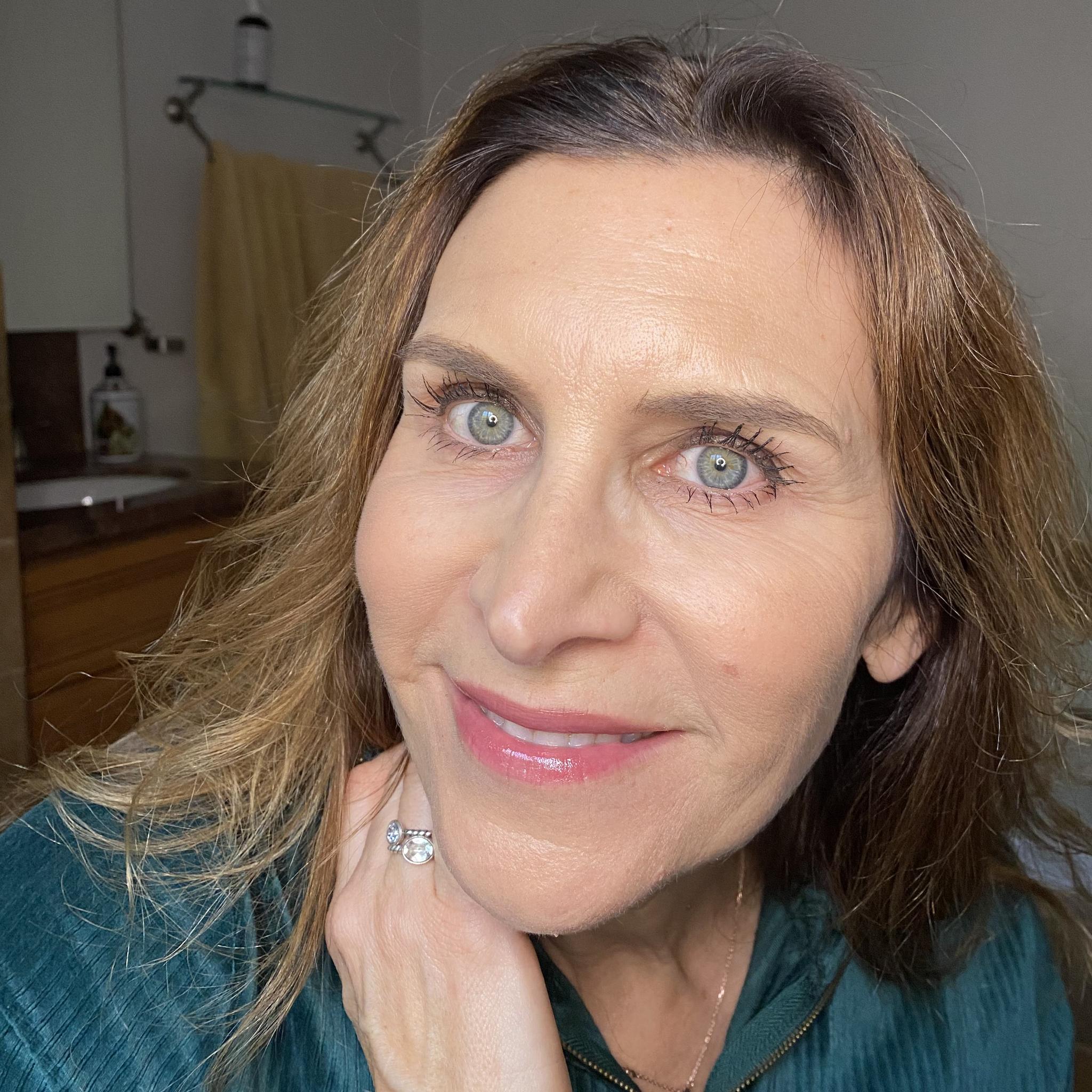 5 Beauty Hacks Only Pro Make-Up Artists Know | PrimePrometics copy