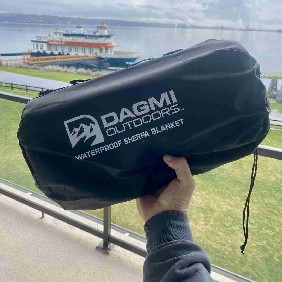 Stadium Blankets for the Outdoors | 100% Waterproof