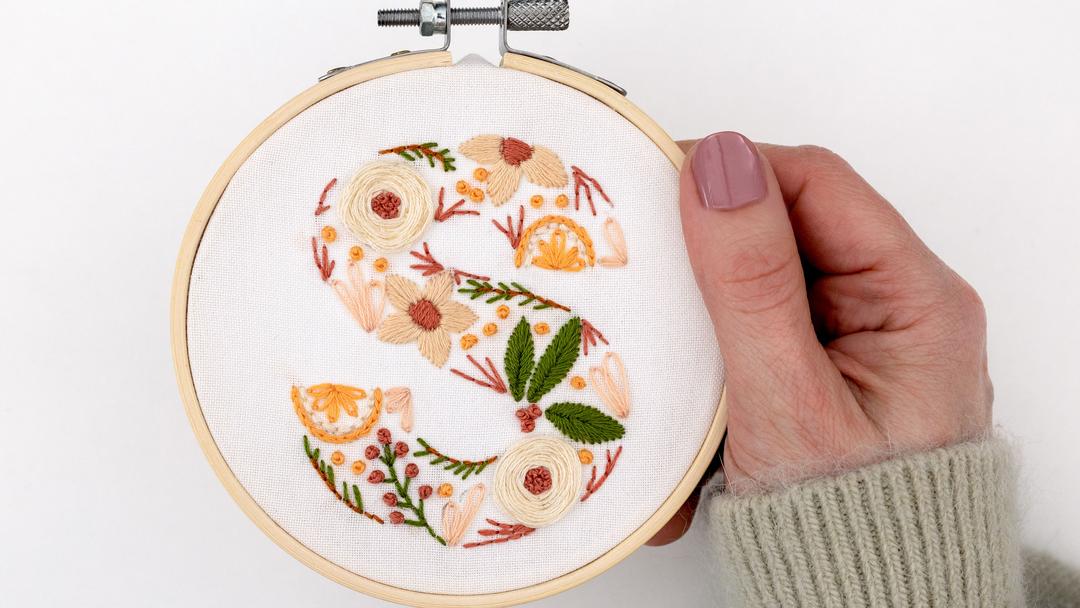 Beginner’s Guide to Hand Embroidered Letters – Clever Poppy
