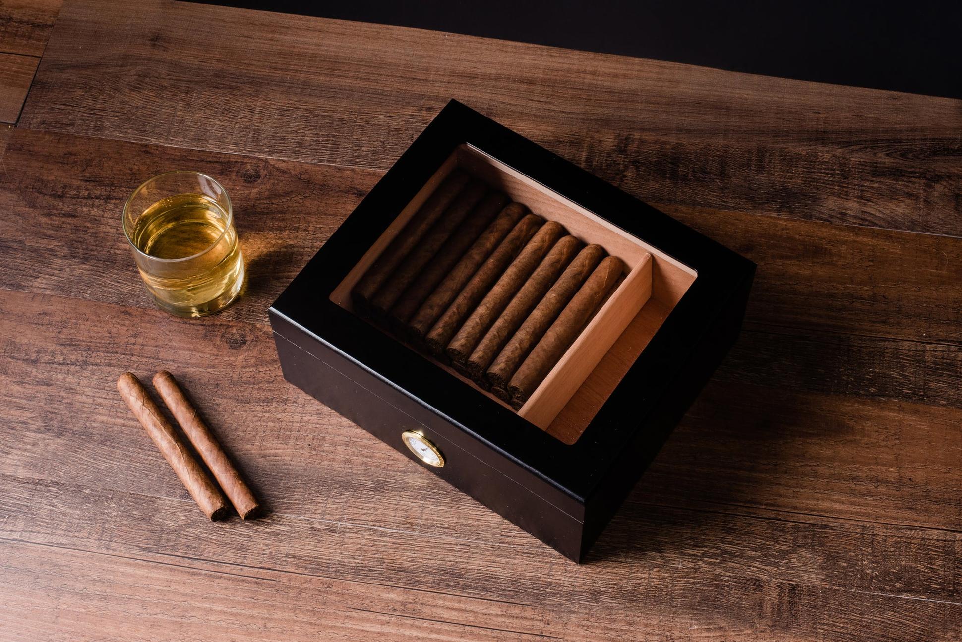 Large Black Humidor | Side