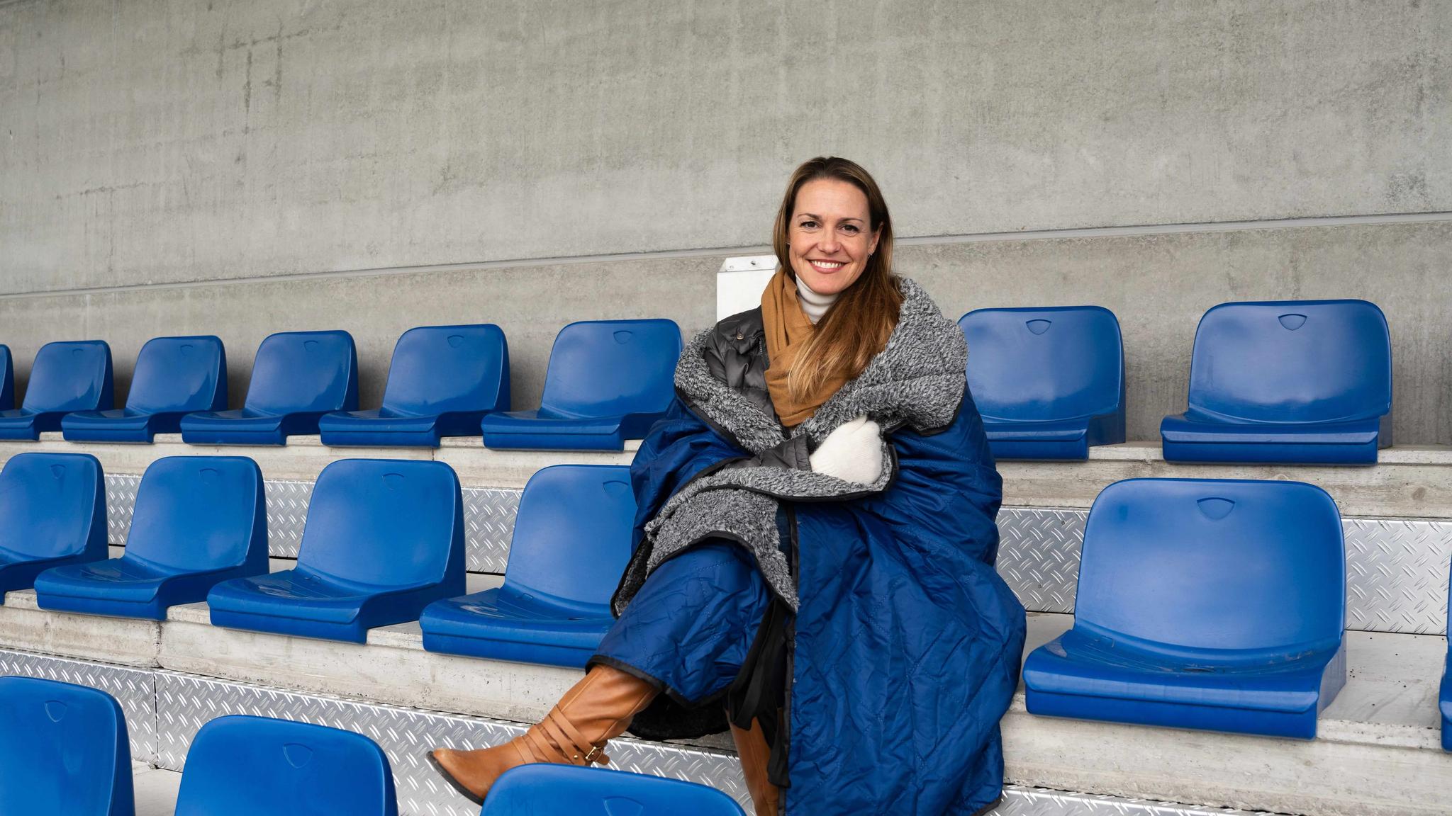 Stadium Blankets for the Outdoors | 100% Waterproof