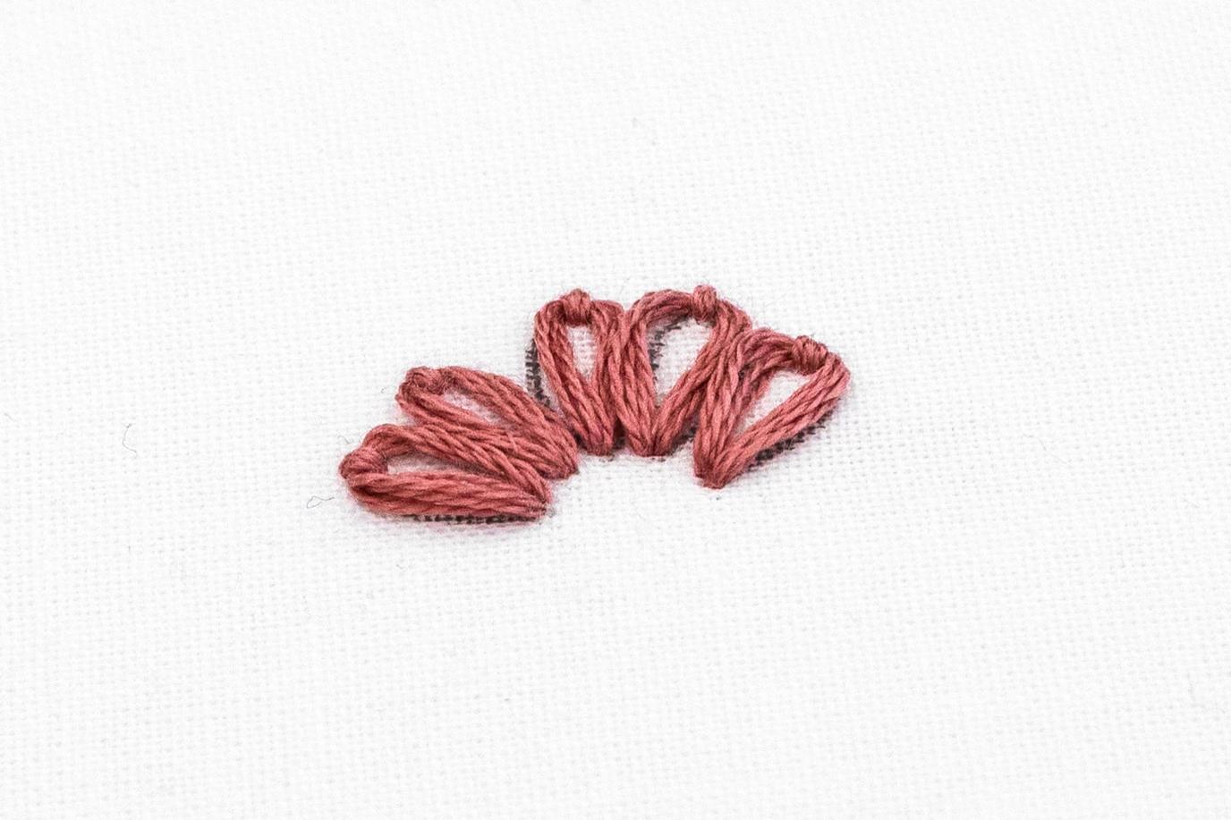 Lazy Daisy - Learn How to Do This Modern Embroidery Technique – Clever ...